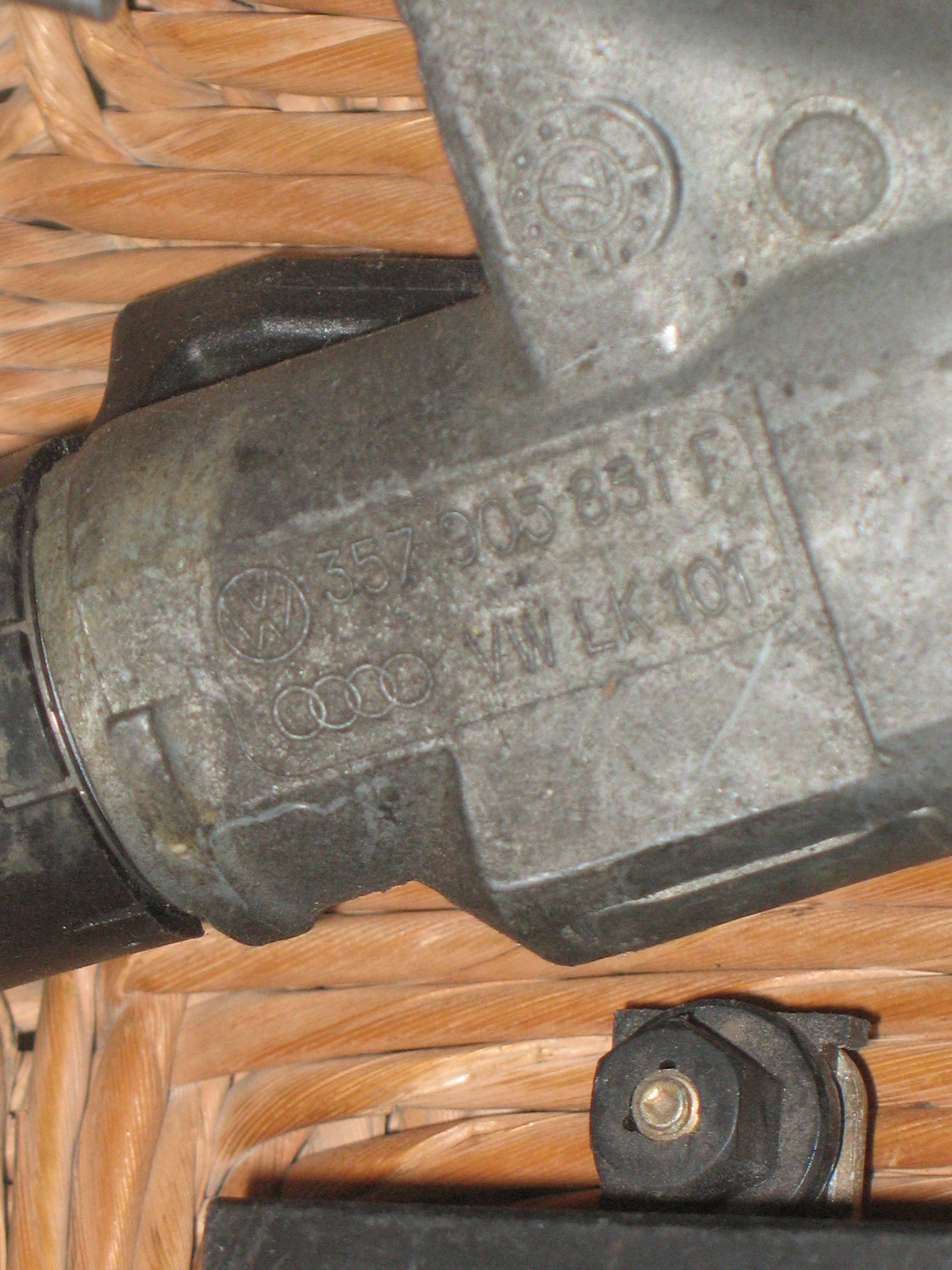 BLOCCASTERZO RICAMBI ORIGINALI per SEAT VOLKSWAGEN 357905851F con chia ...