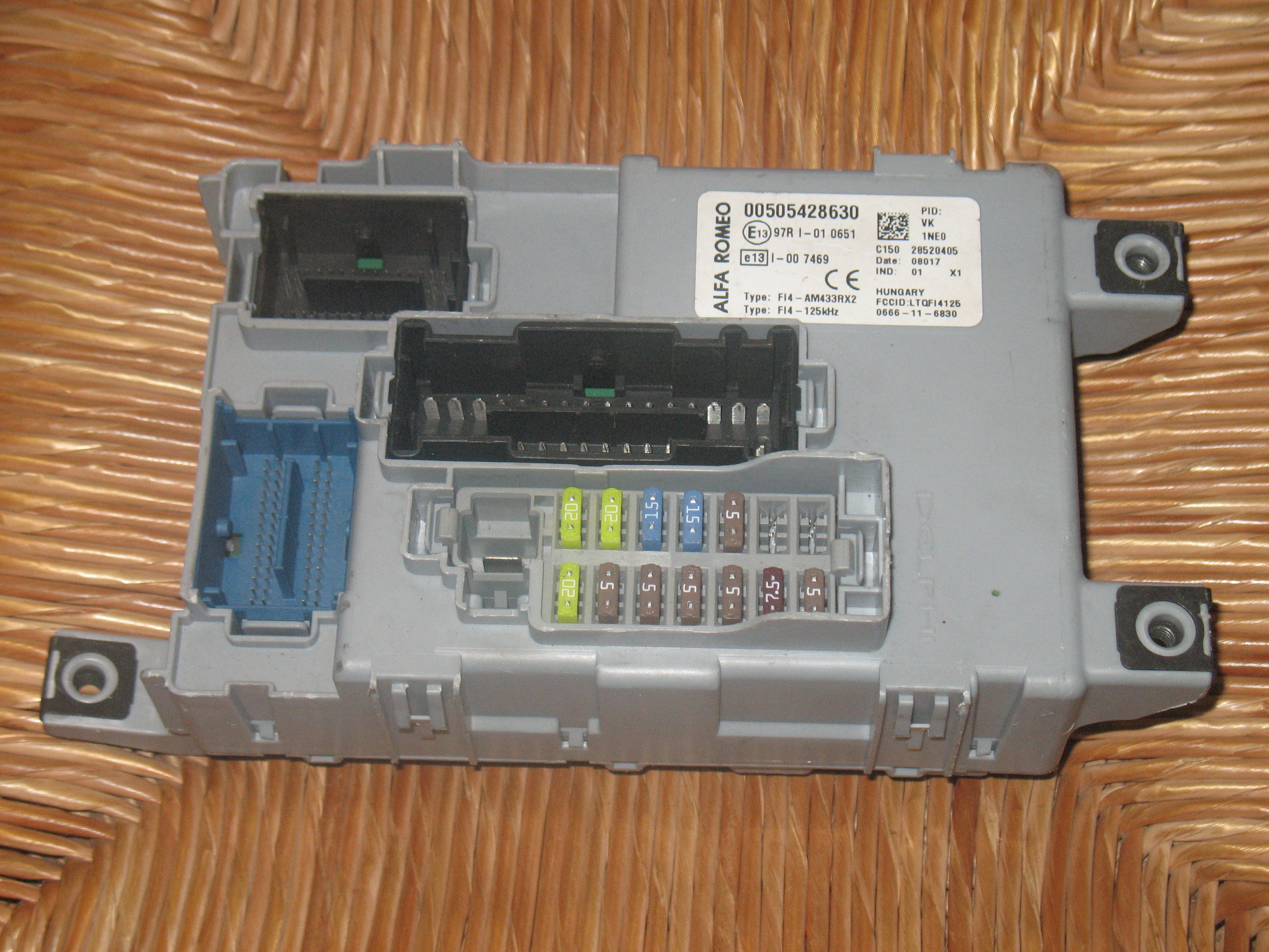 BODY COMPUTER Alfa Romeo Mito 00505428630 28520405 Modello: 70F3379 N1 ...