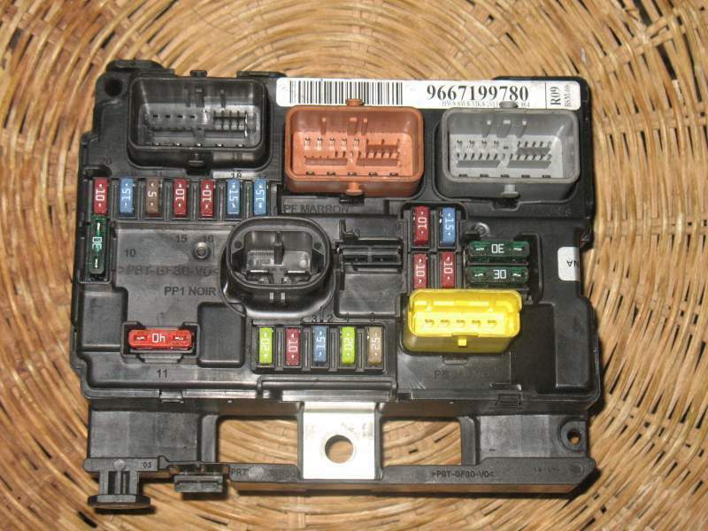 Fuse box citroen c3 picasso peugeot 207 9667199780 r09 bsm-00 – EcuFacile